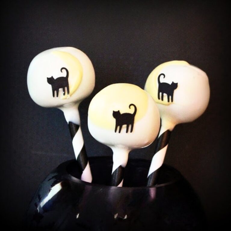 Mickey and Minnie Mouse Cake Pops • Pint Sized Baker