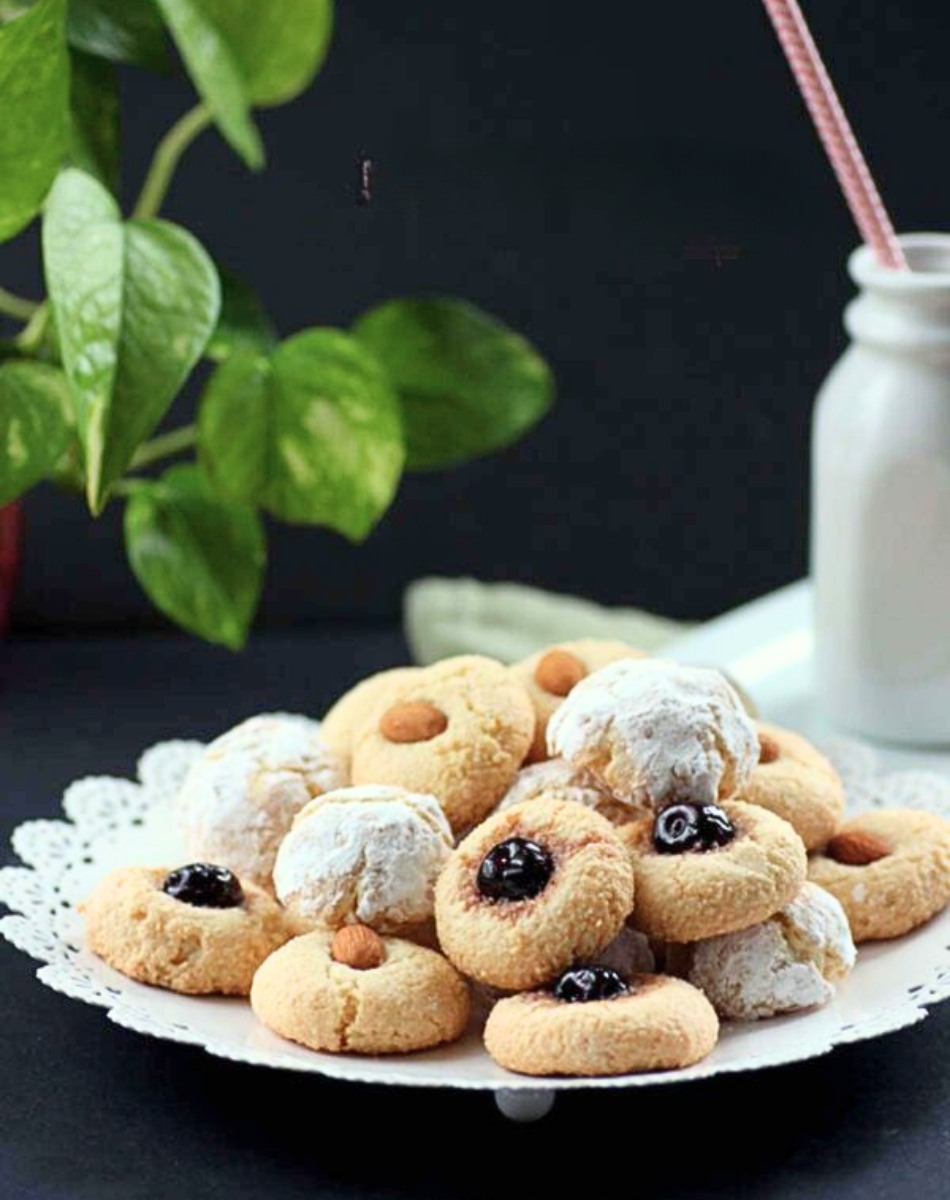 Amaretti Almond Cookies • Pint Sized Baker